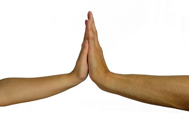 chocando manos | Oxifuch